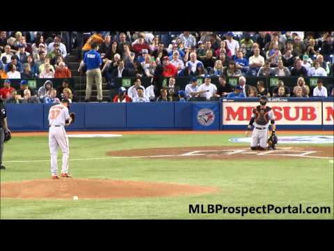 Kevin Gausman - Major League debut - warming up on the mound @ Rogers Centre