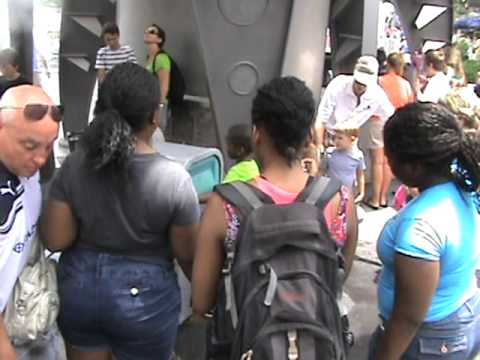Talking trash can / Magic Kingdom