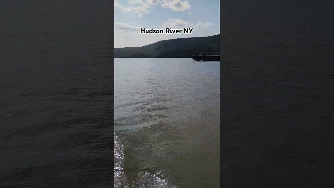 Hudson River tug heading South.  Cruising on the 50 Hatteras
