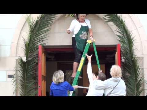 Finish Touches to Palm Sunday at Redeemer in Sarasota