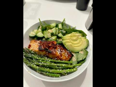You stopped starving and started eating smarter. #weightlossforwomen #healthyeating #healthyhabits