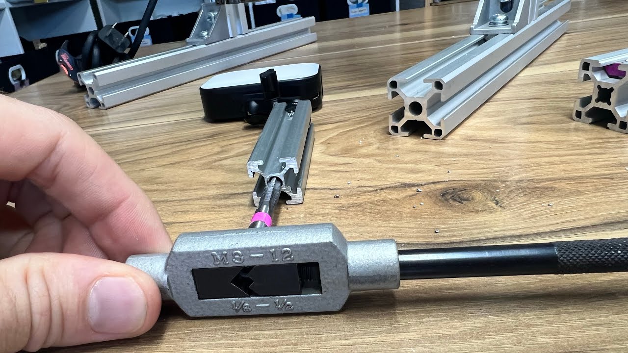 Tapping threads in Extrusion for Beginners