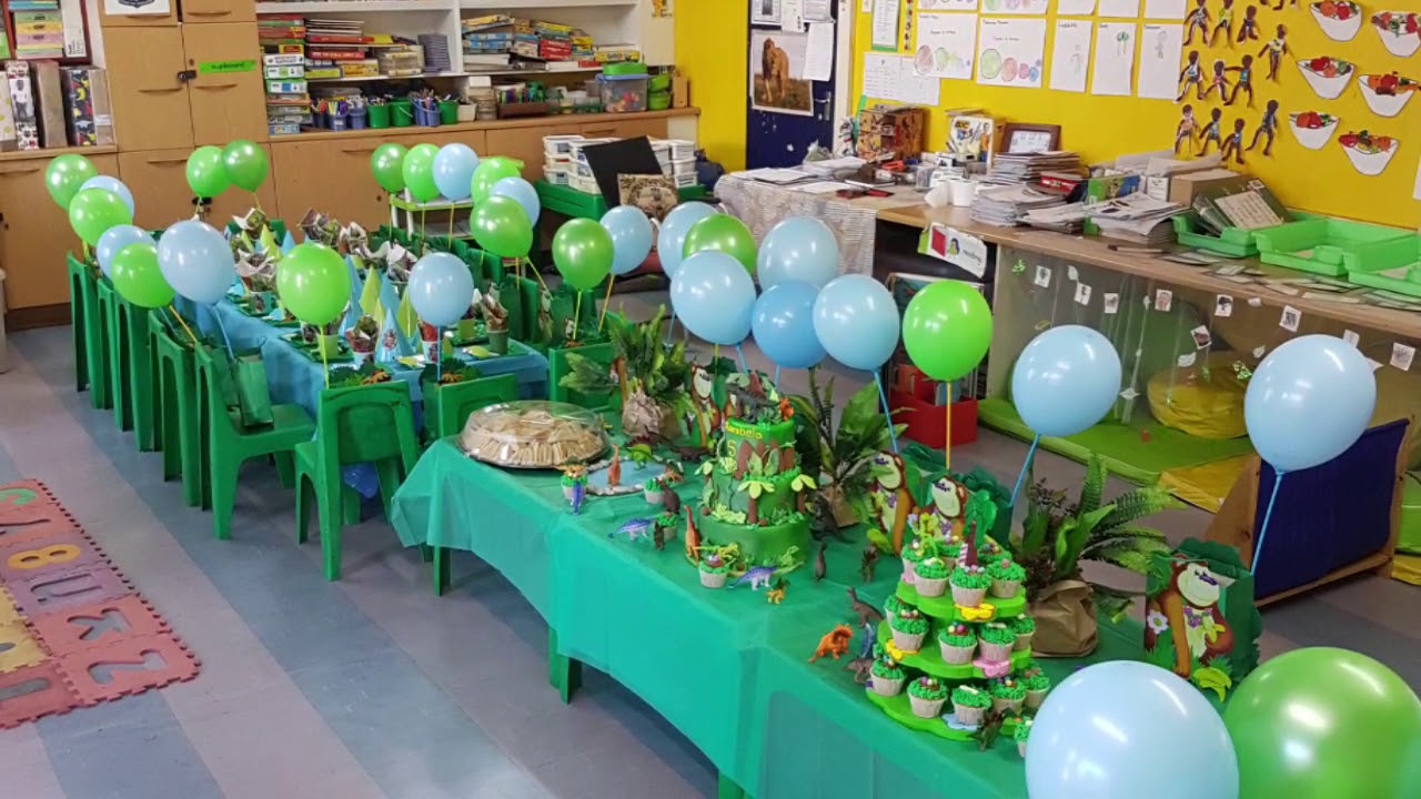 candy table Dinosaur party