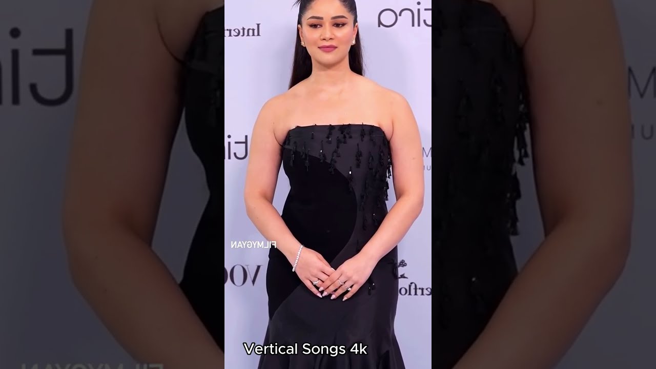 Sara Tendulkar | Black Dress | Vogue Honours 2025 | Vertical Review 4K60FPS