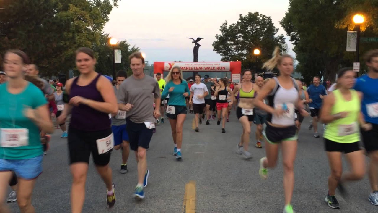 2014 YMCA Maple Leaf Half Marathon Start