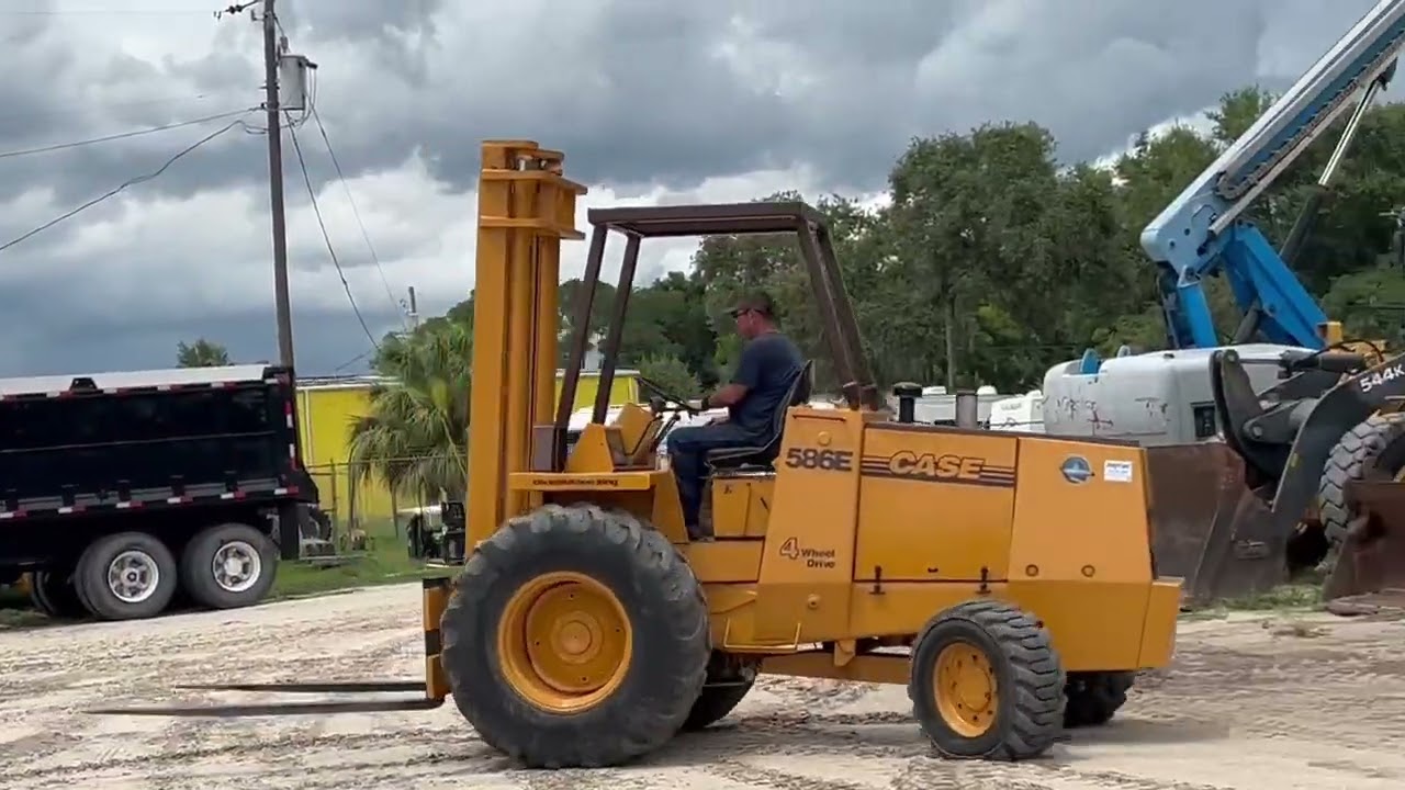 Case 586E Rough Terrain Forklift