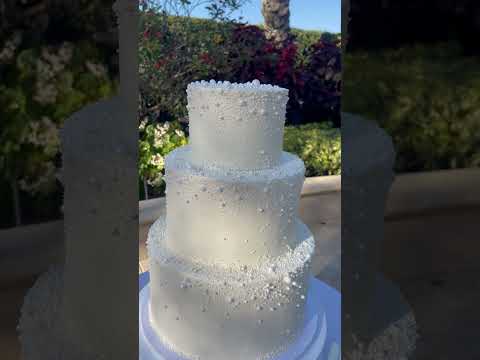 Our favorite wedding cake trend!