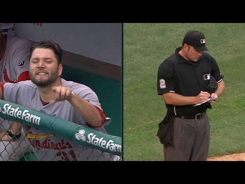 STL@CHC: Lynn leaves game, has words for umpire