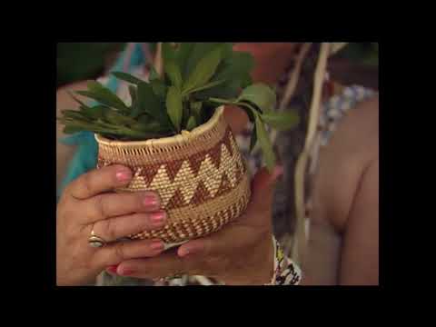 KÁRUK BASKETMAKING - Sara Nessbit Barney (1989)