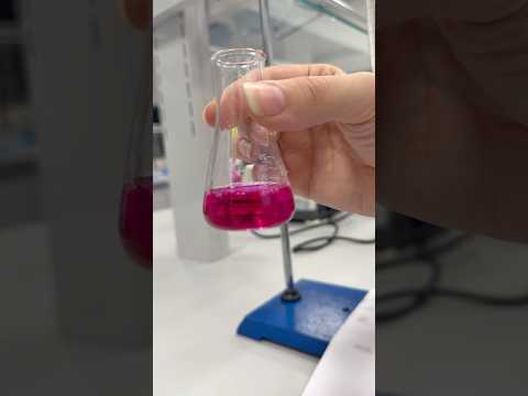 Putting #NaOH into #vinegar and 2 #drops of #phenolphthalein #color #change #purple #colorful #tadow