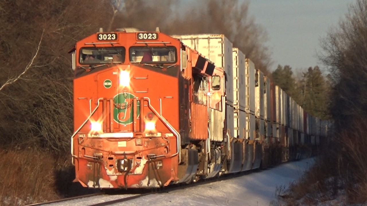 EJE Heritage 3023 Leads Stack / Freight Train CN 594 West towards Salisbury, NB - Golden Hour