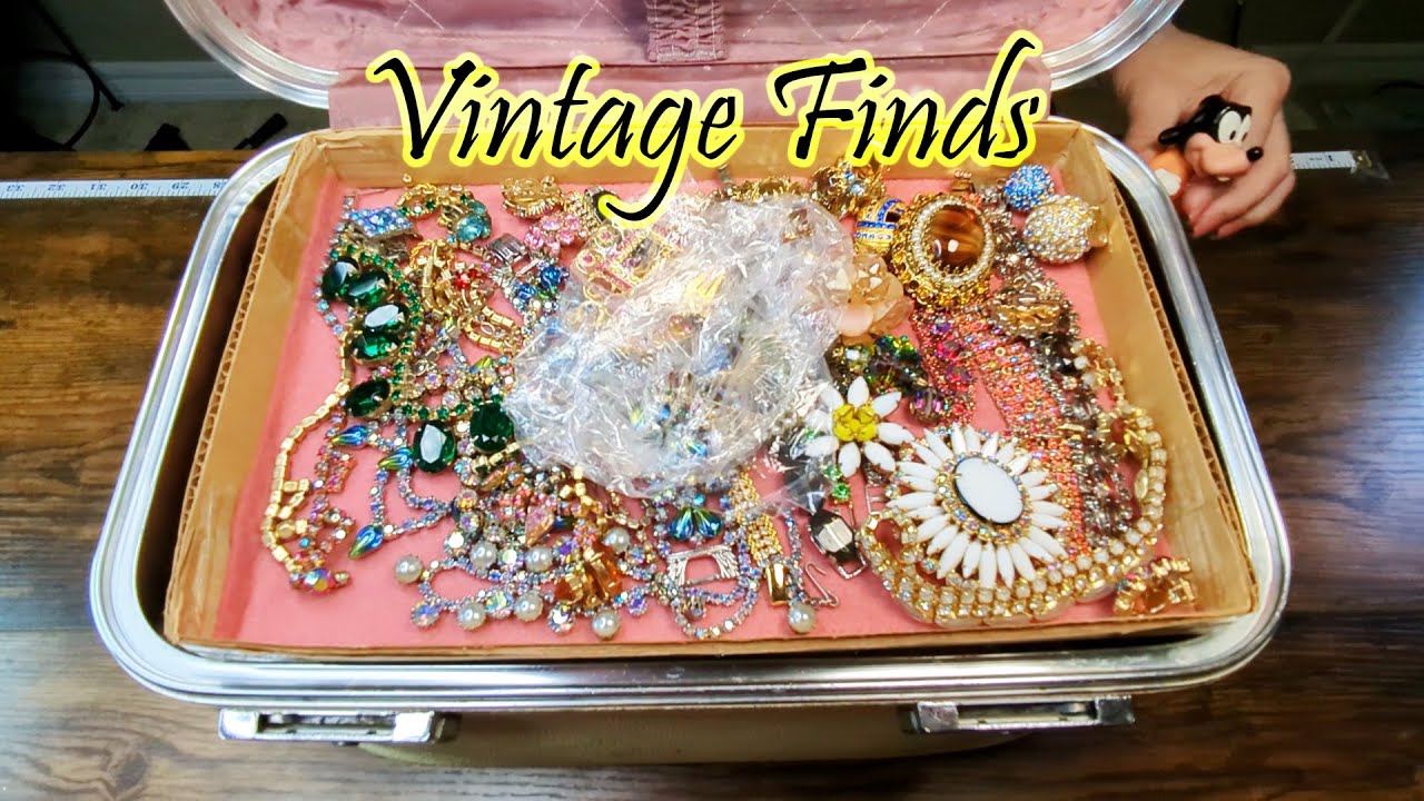 Vintage Costume Jewelry Worth Collecting – Rare Designs & Hidden Treasures You Need to See!