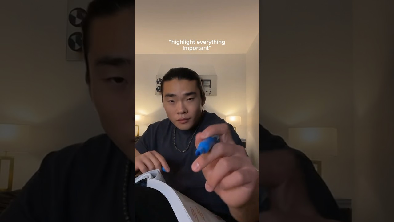 I’m just trying to scroll on my fyp 🖋️