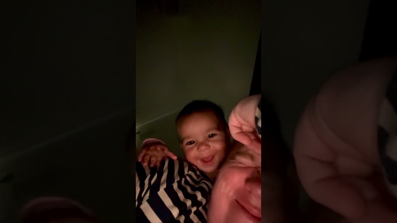 Baby says the cutest hi 🥺 (🎥: TT/ adi_pip)