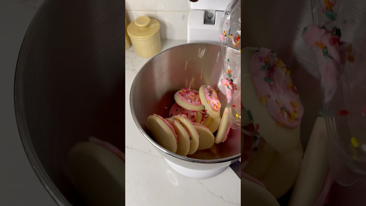 Bet you’ve never seen it done like this 😂💗 #cake #easyrecipe #cakepops