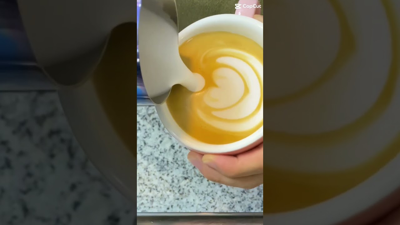 Latte art tulip 🌷 #kaldi #coffee