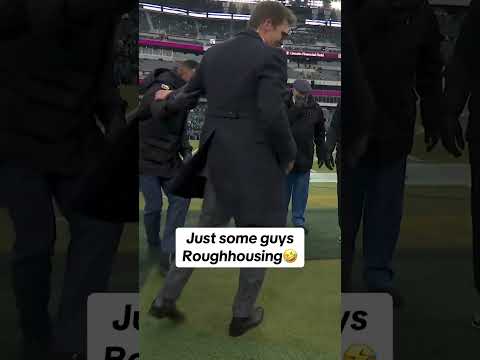 Gotta love this crew π #tombrady #brady #nfl #gronk #strahan #nfc