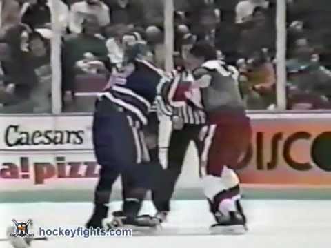 Dave Brown vs. Bob Probert, January 09, 1991 - Edmonton Oilers vs ...