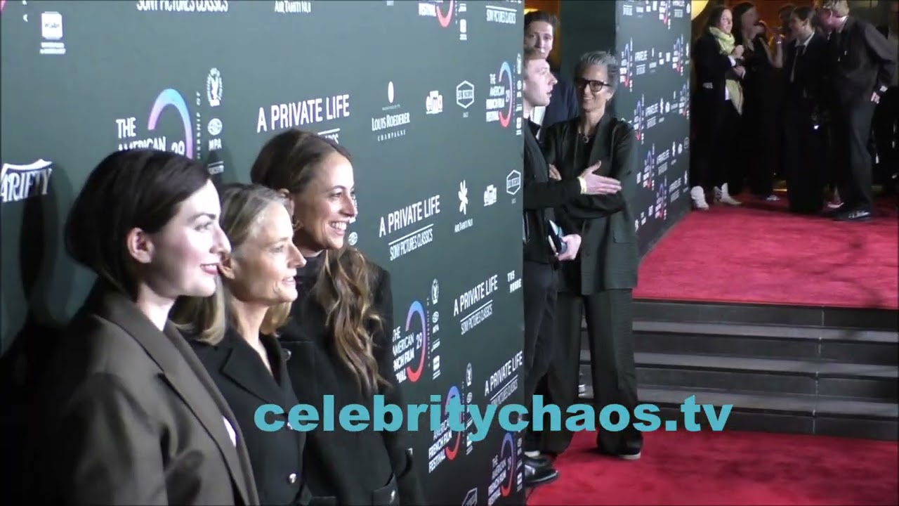 Actress Jodie Foster is happy to smile for paparazzi camera's on red carpet
