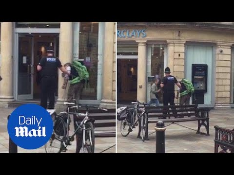 Heartwarming moment policeman helps lost blind man - Daily Mail