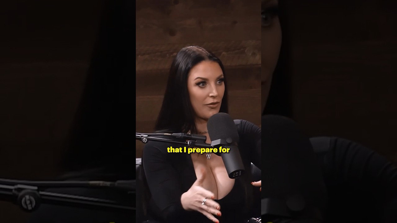 Angela White says it's easier to take Dredd's 14 incher in herthan her🍑 than her 🐱😳😳😳