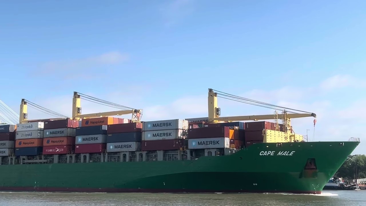 Two ships captured in one video LETS GO but we will start with this one first