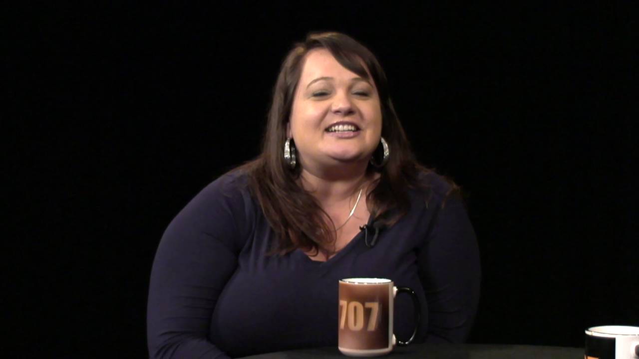 (707) extras: JennieLynn Holmes Davis-She's his kinda girl