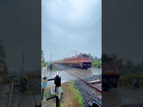 Malda Howrah Intercity Express Skip RailGate #shorts #viralvideo #4k #indiantraininfo