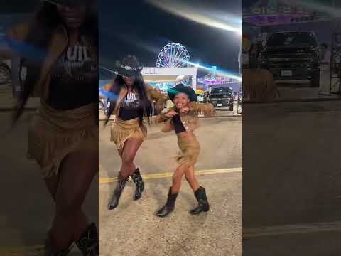 WHERE THEM FANS AT ???????????????? #princezzparis #dance #cowgirl