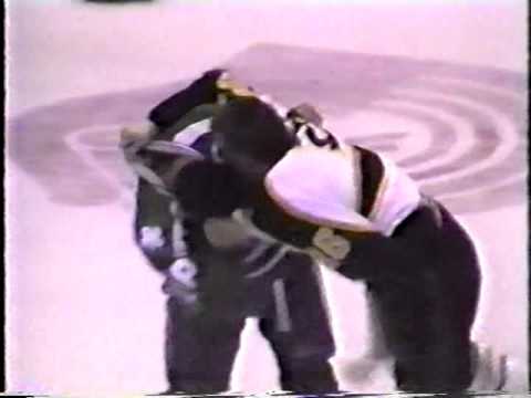 Mark McFarlane vs Cam Brown WHL Oct 7/88