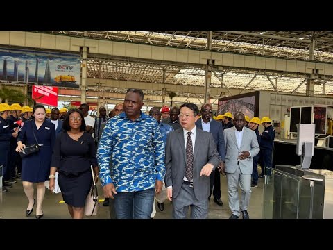 Vice President Jeremiah Kpan Koung inspects Yellow Machines of Seny Company in Changsha City, China