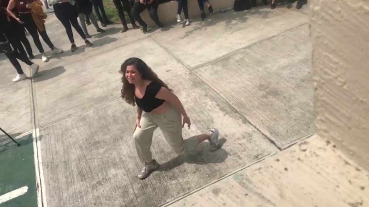 Baile de estudiante protestando contra el acoso y violencia sexual se hace viral