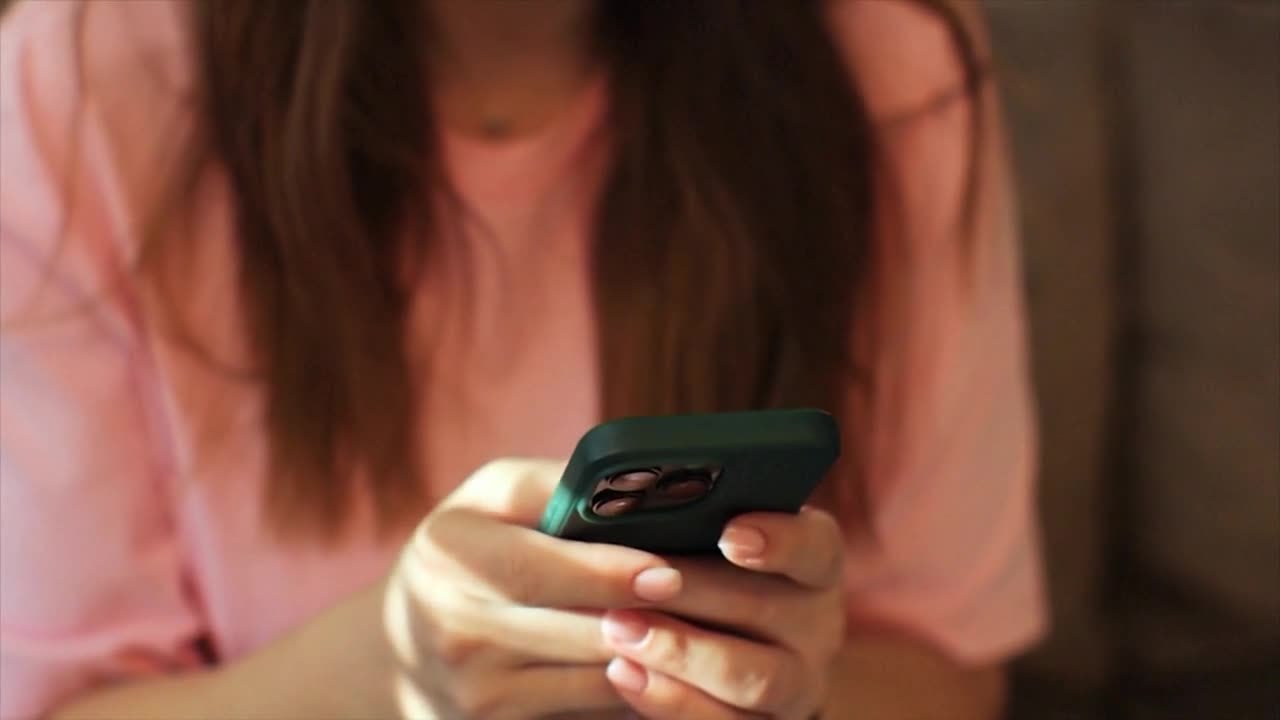 How parents can plan to reduce screen time in summer break