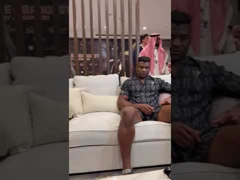 Samuel Eto'o backstage with Francis Ngannou! 🤩 #FuryNgannou #Shorts