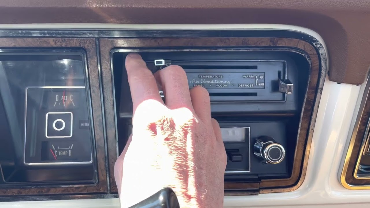 1973 Ford F-350 Super Camper - Interior Features