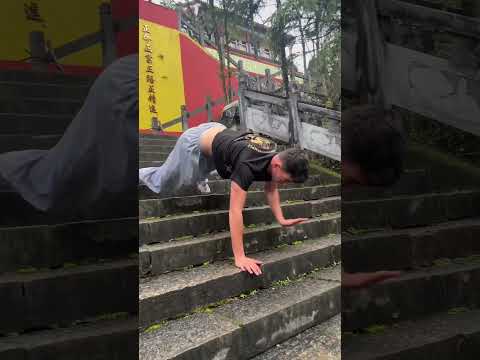 Training with Shaolin Warrior Monks at Shaolin Temple in the Chinese province Yunnan.🐲🐲#motivation