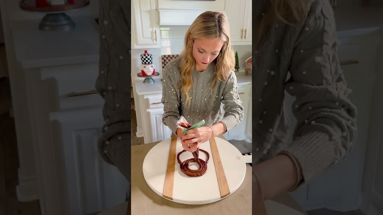 Rudolph Dessert Board - Such an easy holiday treat! 🦌❤️Full recipe in comments! #christmas #holiday