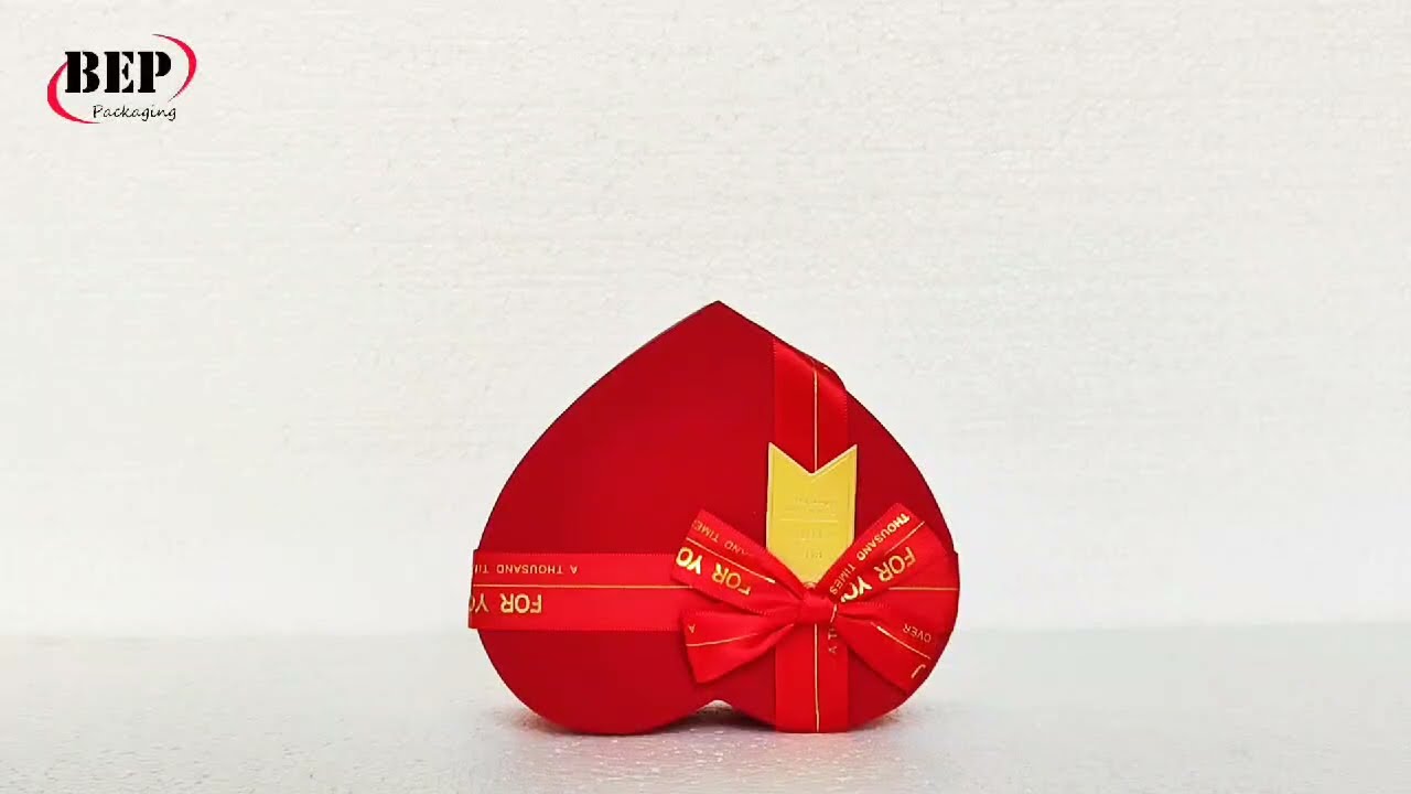 Heart-shaped rigid paper box for chocolates or gifts packaging