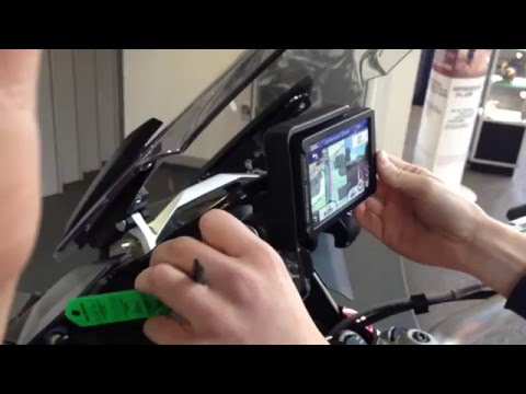 Fitting and Removing a BMW Navigator V (Nav 5) from a R1200GS LC