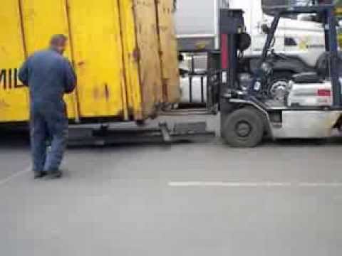 BRL-logistics Dolly verplaatsen containers