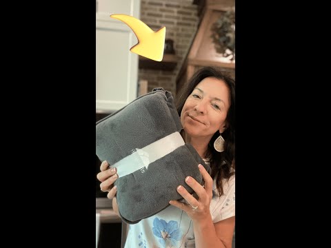 Review BlueHills Travel BLanket Pillow set