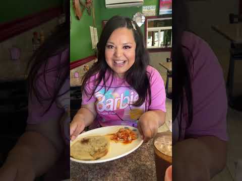 Como te comes las Pupusas? How do you eat a Pupusa? #pupusa #pupusas #viral #trending