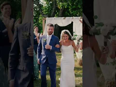 What an EPIC walk back down the aisle🤩🎊 #bride #walkdowntheaisle #weddingvideography