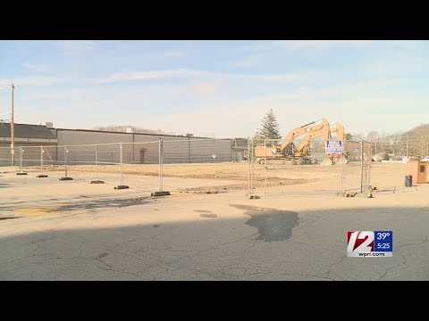Warwick to build ice-skating rink behind city hall