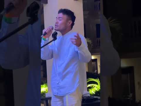 Bugoy Drilon sings Ripley Alexander's version of ABBA's "Mamma Mia"