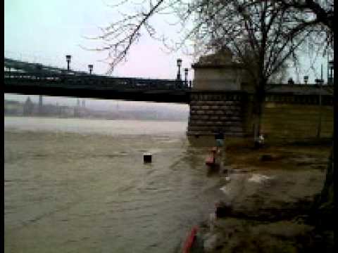 Danube flooding embankments in Budapest