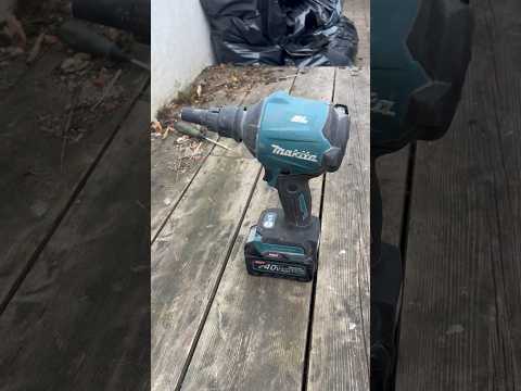 ANOTHER USE FOR THE AWESOME MAKITA AIR BLOWER!!! #tools #worklife #makita #buildingtrade