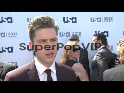 INTERVIEW - Aaron Tveit on his new show Graceland, and wo...