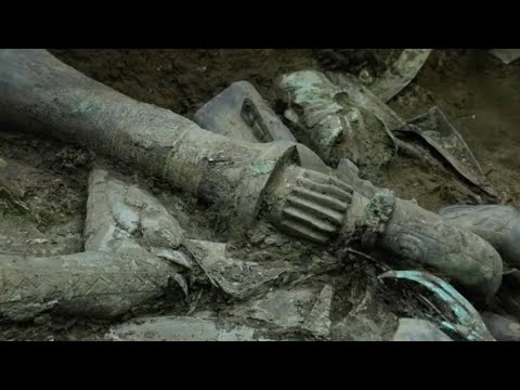 Rare bronze figure composed of three parts discovered at Sanxingdui