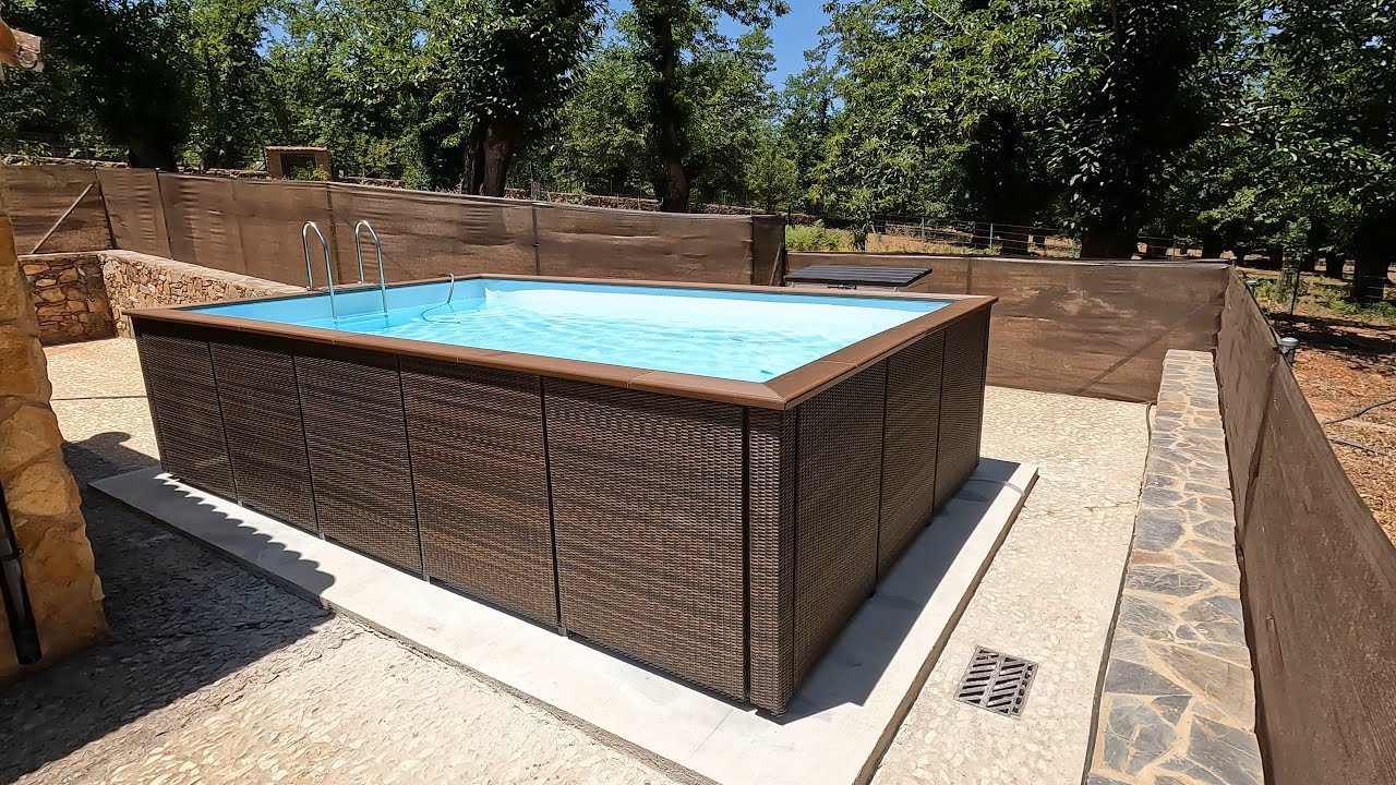 SWIMMING POOLS COVERED WITH SYNTHETIC RATTAN | LTR